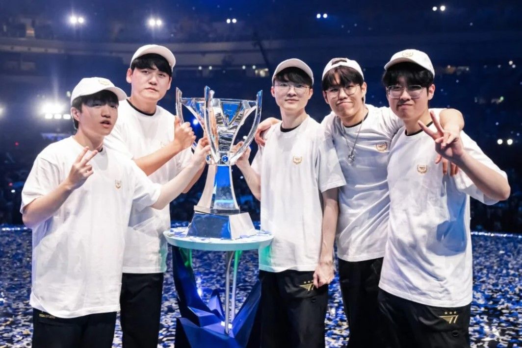 The T1 team secured victory at Worlds 2023, and Faker became the world champion again after 10 ...